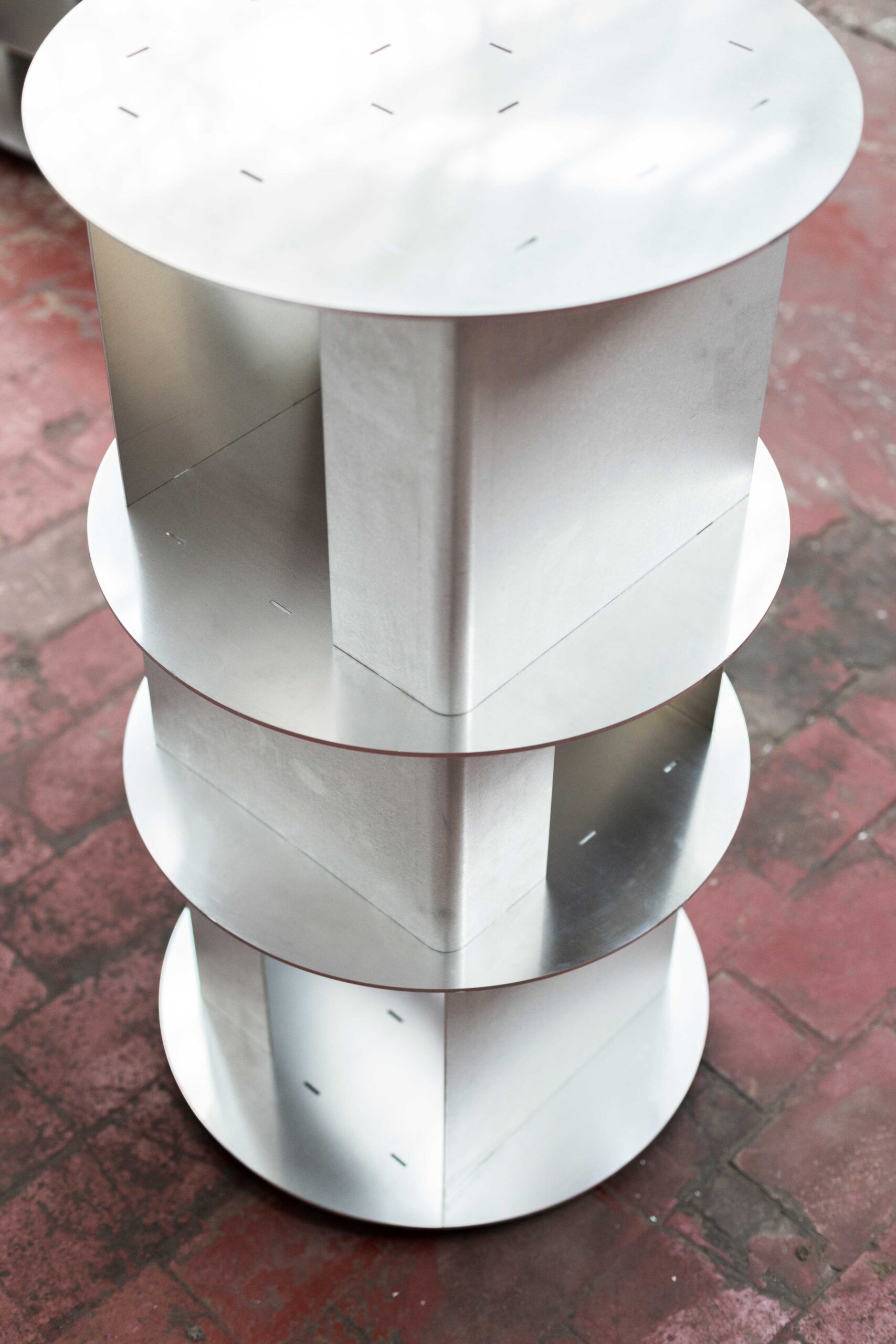 Gentse architecten van studio MOTO lanceren speelse meubelcollectie – ZNOR