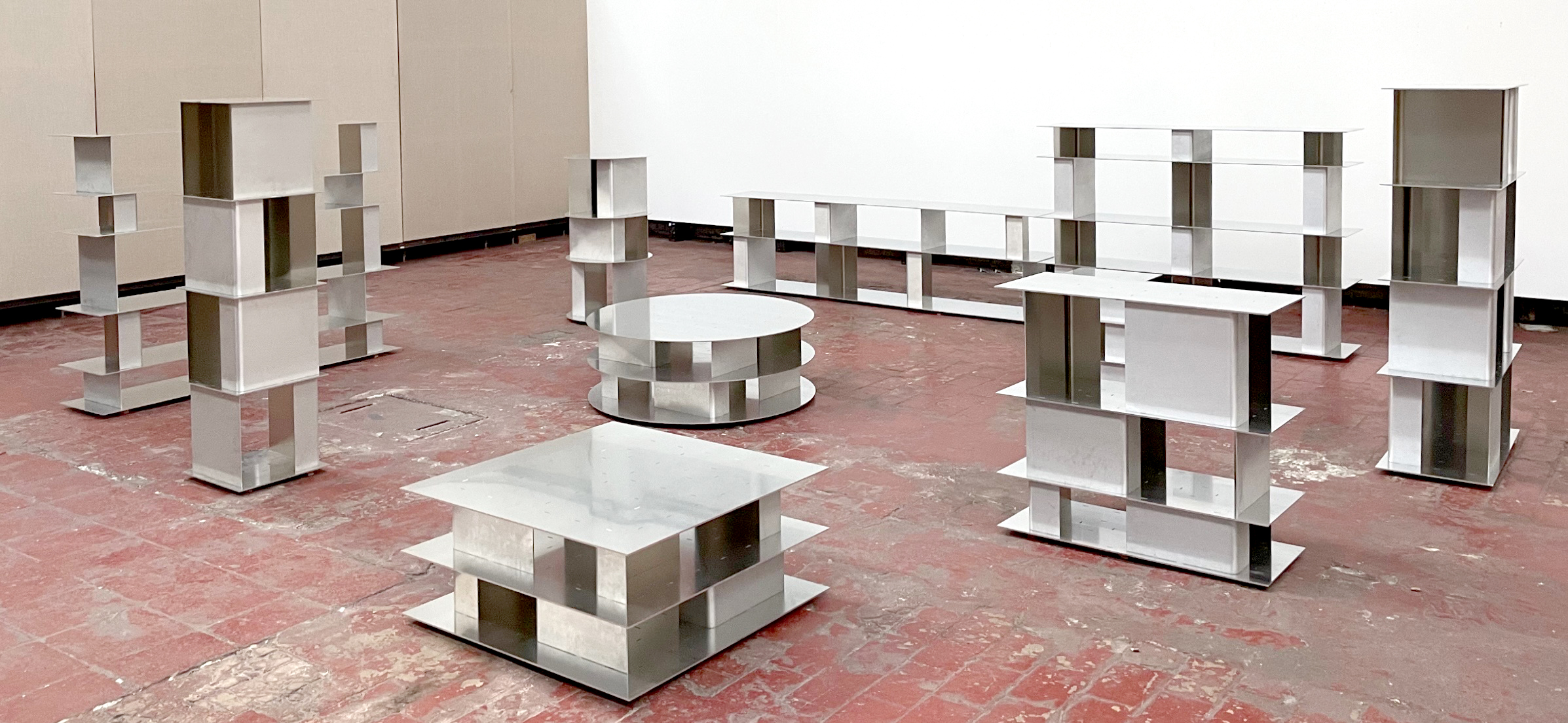 Gentse architecten van studio MOTO lanceren speelse meubelcollectie – ZNOR